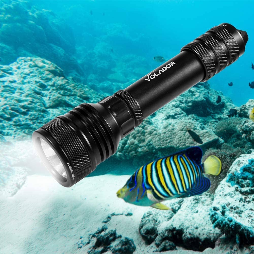 La mejor linterna de buceo para comprar en el 2022