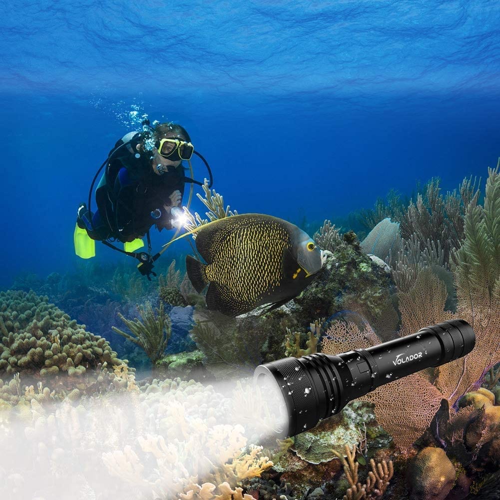 La mejor linterna de buceo para comprar en el 2022